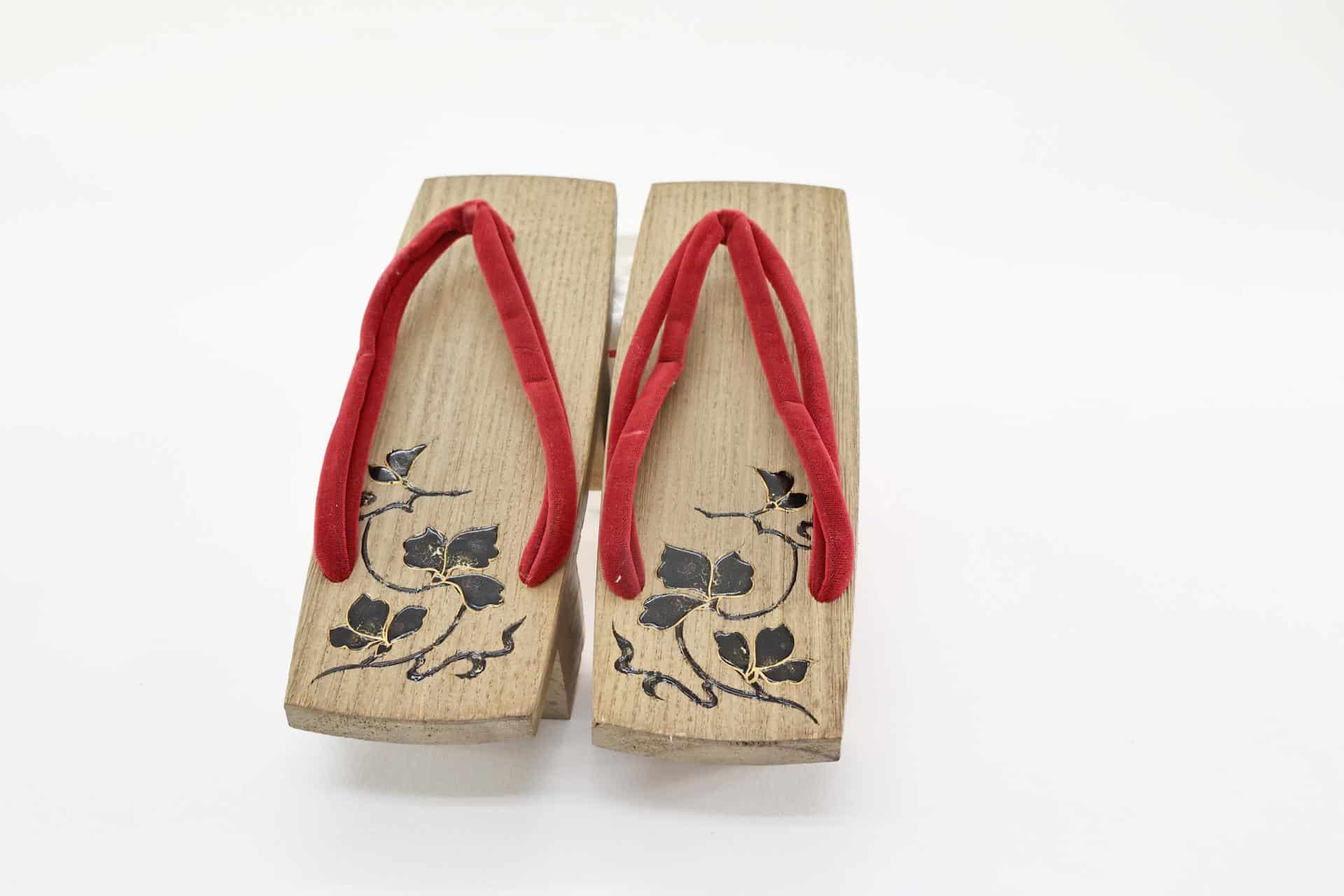 Wooden Geta with flowers - diy district