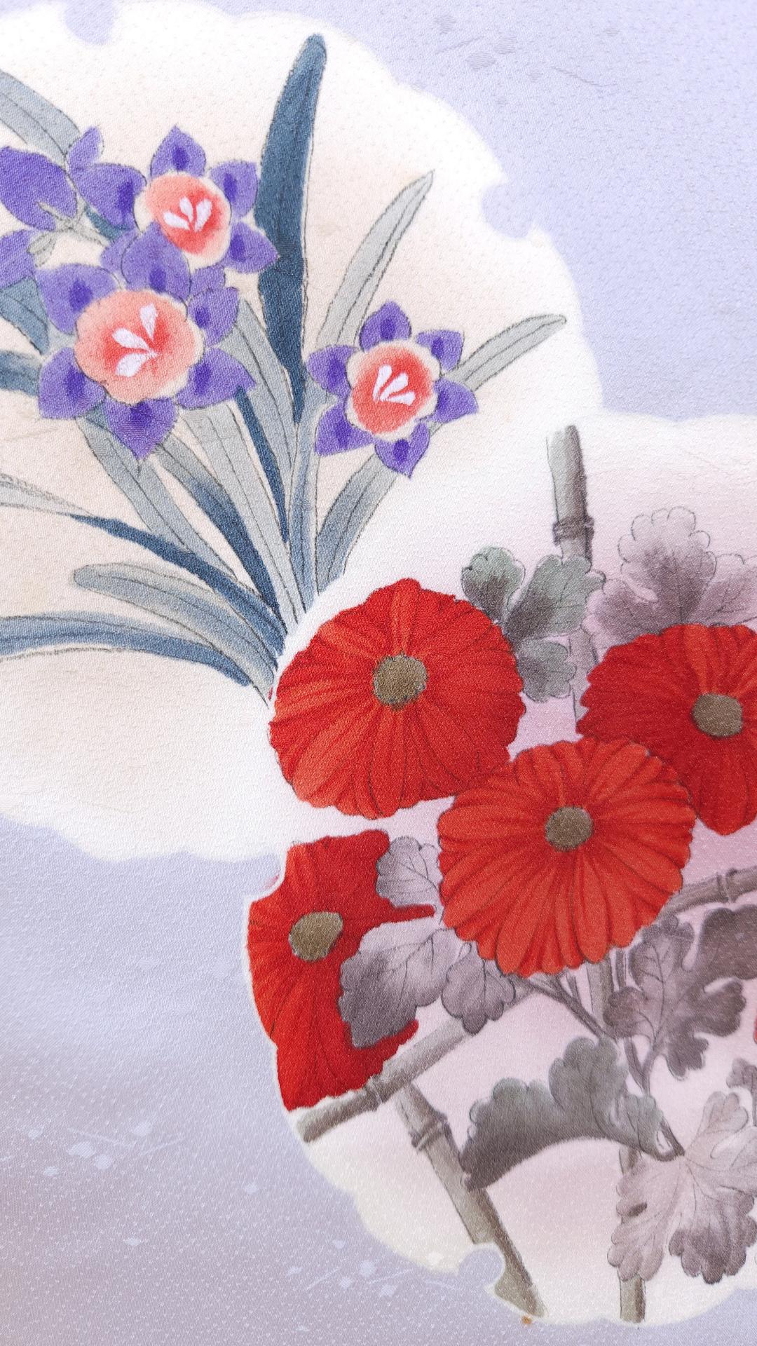 Elegant grey Houmongi with red flowers - DIY District